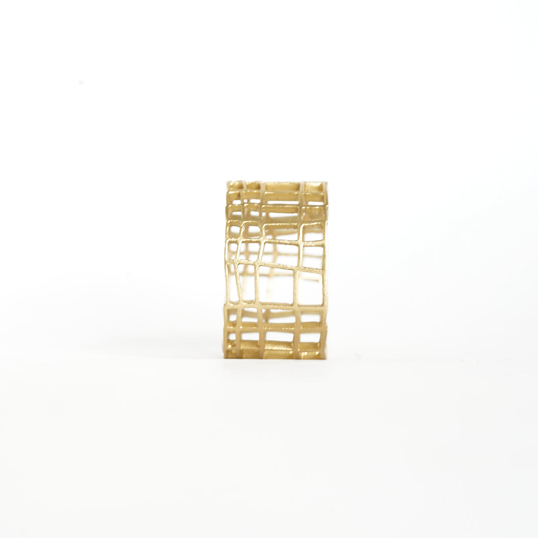 Broad ring from the collection Carré in yellow gold– Aurifex Goldschmiede